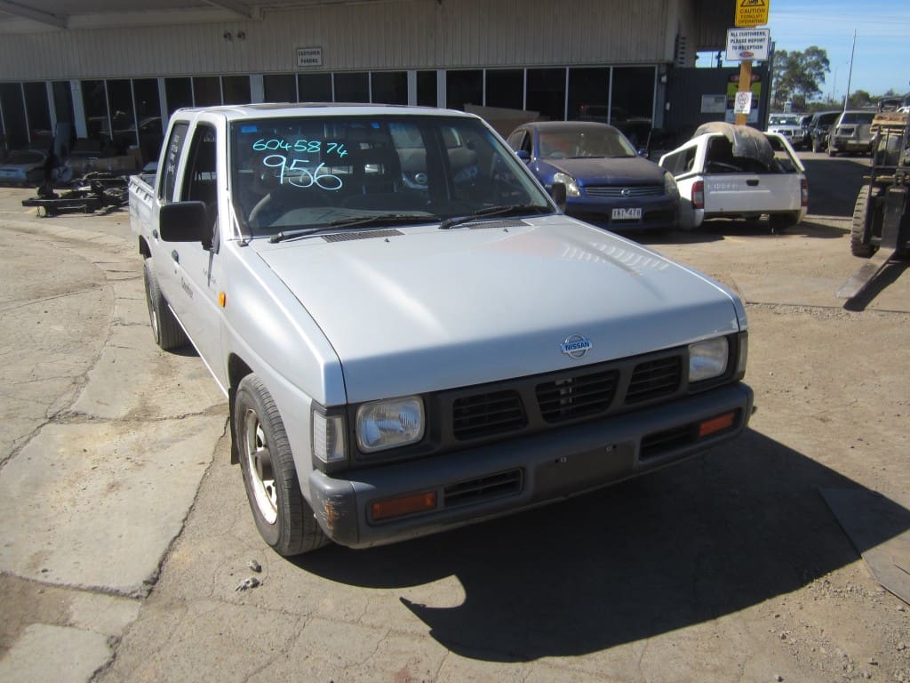 NISSAN NAVARA D21 DUALCAB 2WD V6 3L 1996 WRECKING