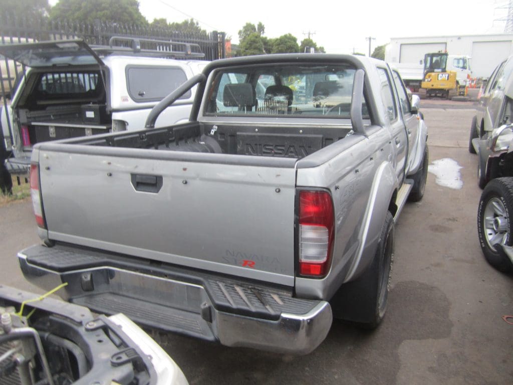 NISSAN NAVARA D22 ST-R 4X4 YD25 DIESEL SILVER 2012 WRECKING