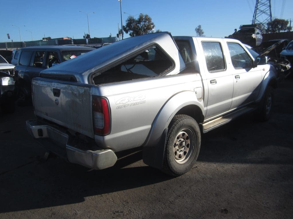 NISSAN NAVARA D22 YD25 DIESEL SILVER 2012 WRECKING