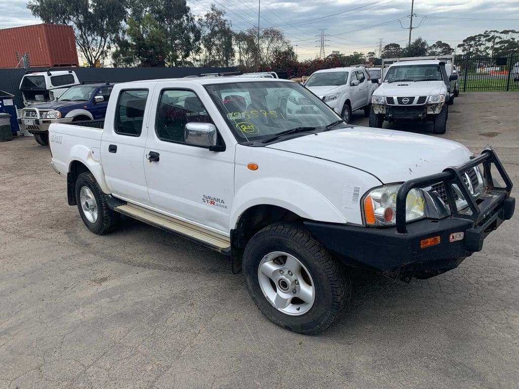 NISSAN NAVARA D22 ST-R YD25 TURBO DIESEL WHITE 2009 WRECKING