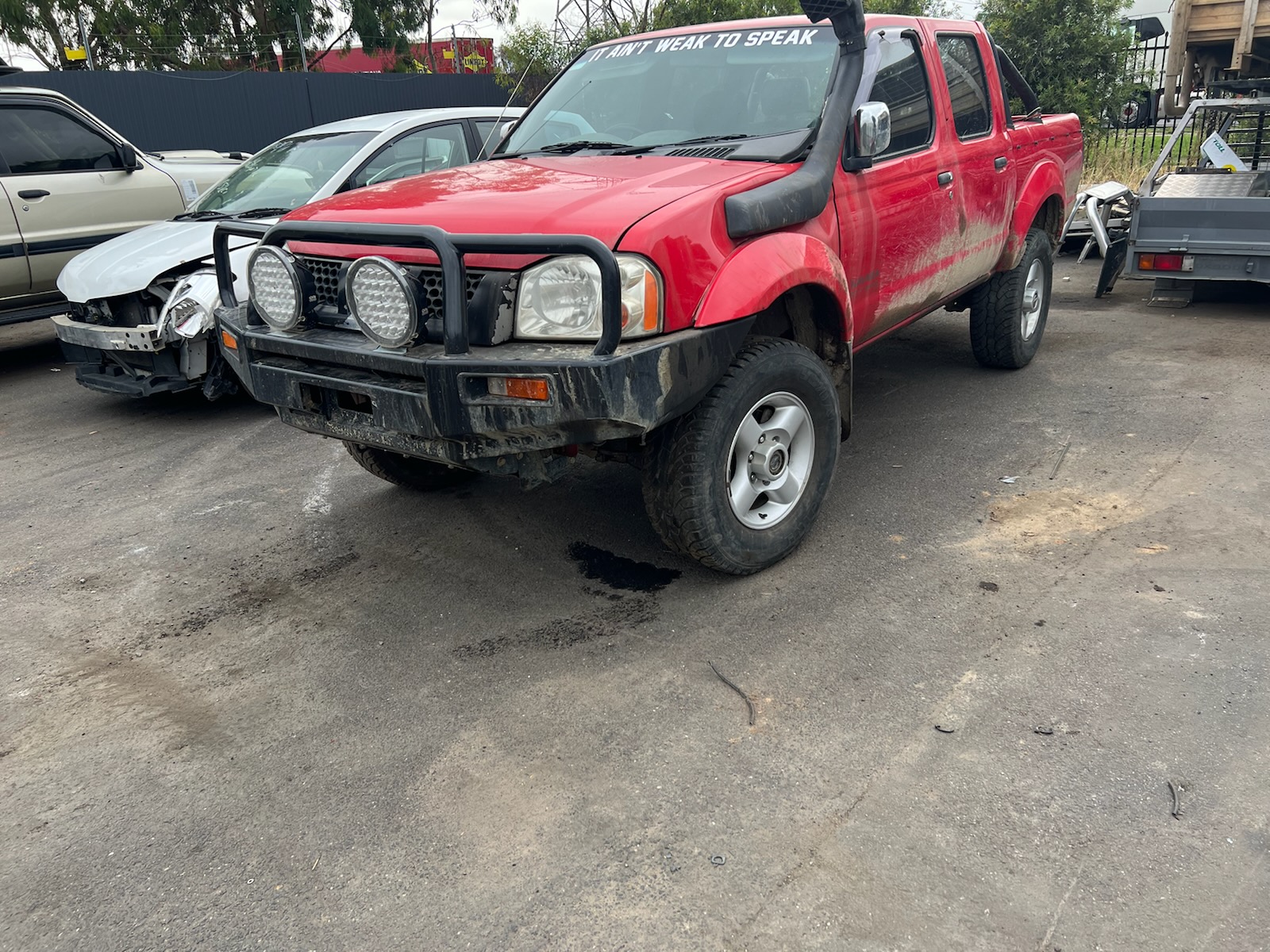 NISSAN NAVARA D22 ST-R 4X4 VG33 V6 PETROL RED 2005 WRECKING